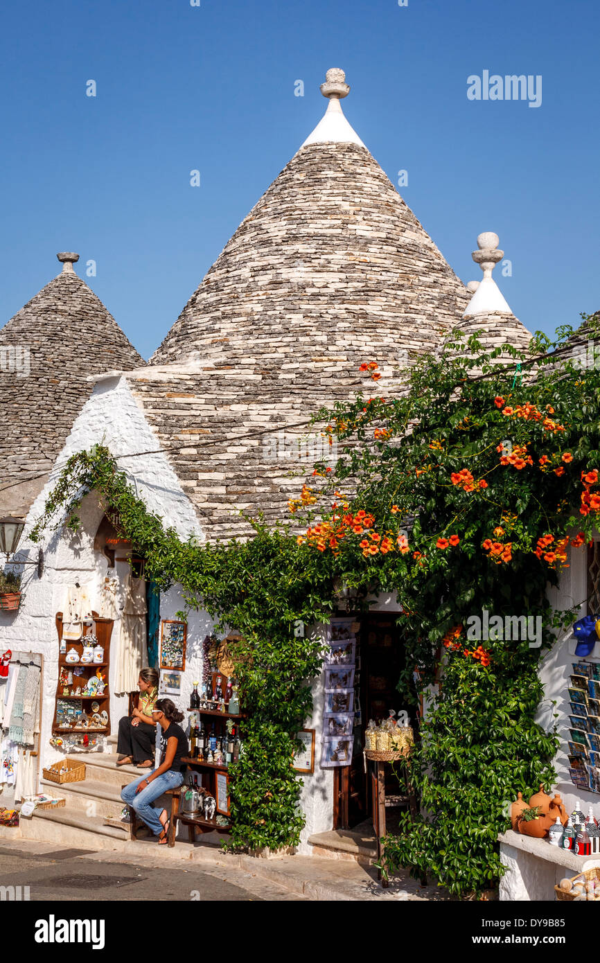 Puglia trulli flowers hi-res stock photography and images - Alamy