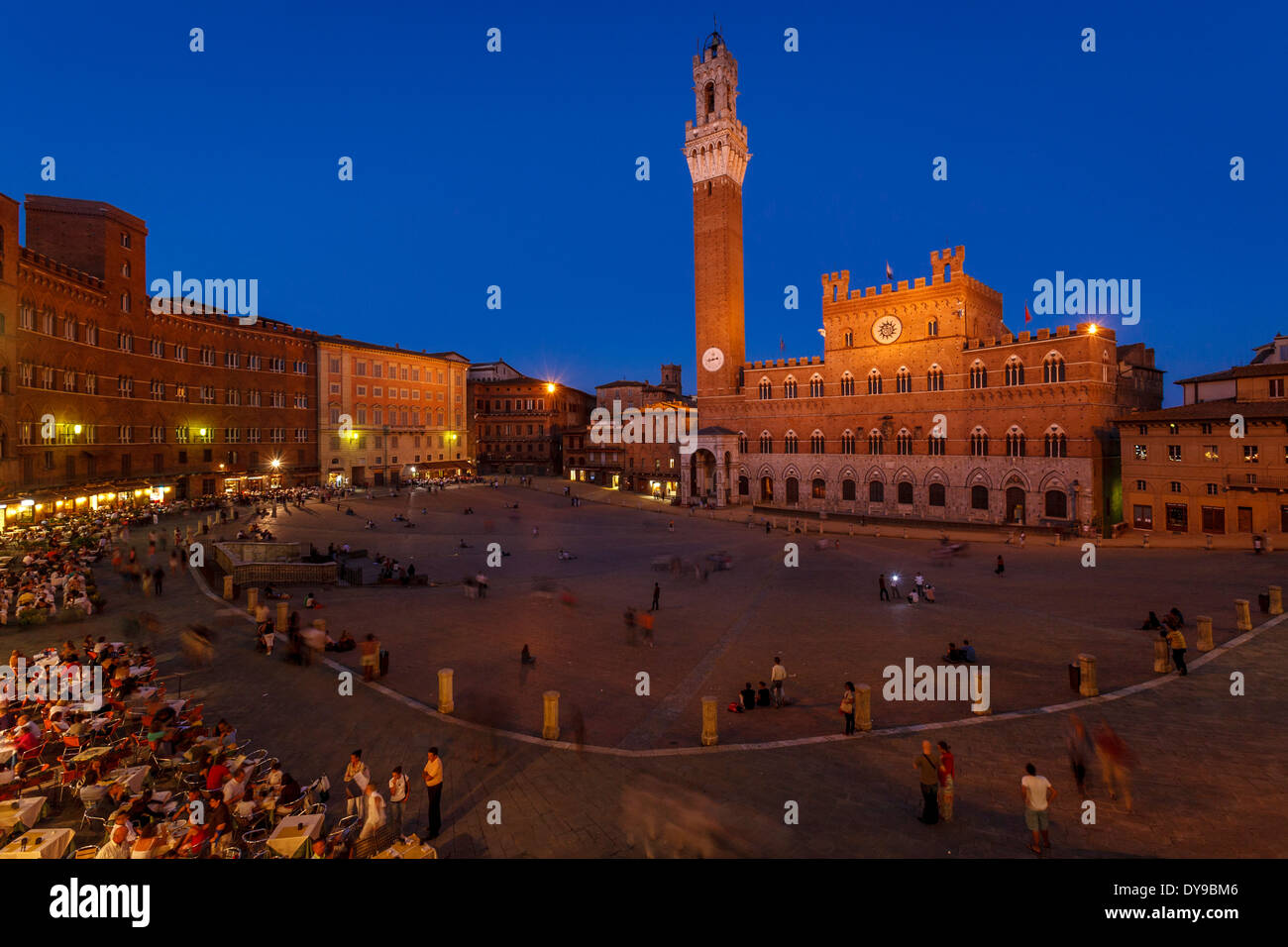 Medieval buildings piazza del campo siena hi-res stock photography and ...