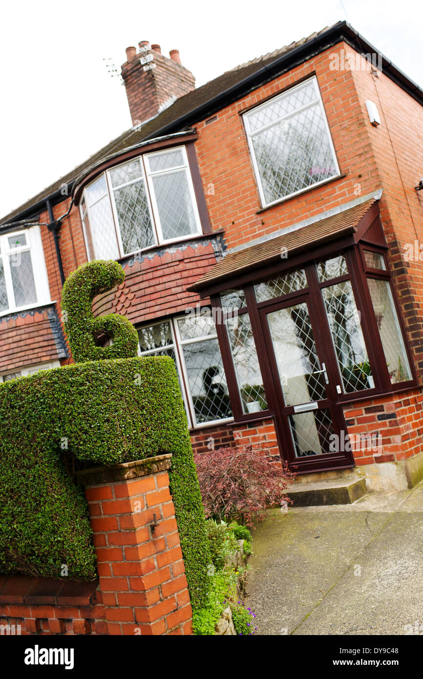 house number carved into hedge Stock Photo - Alamy