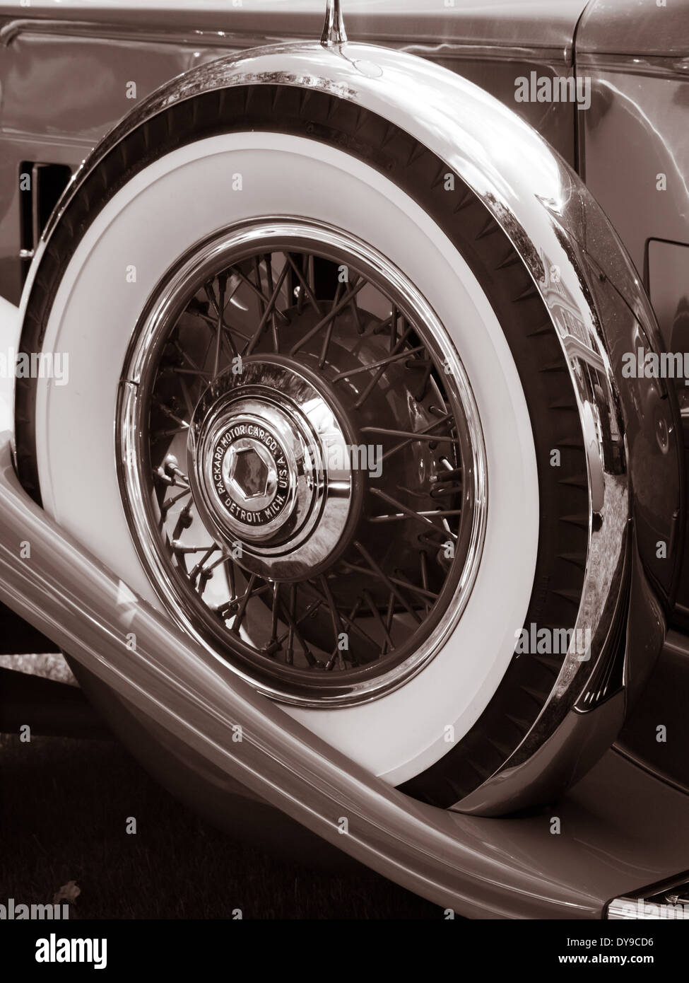 Image of the spare wheel on a classic Packard Stock Photo - Alamy