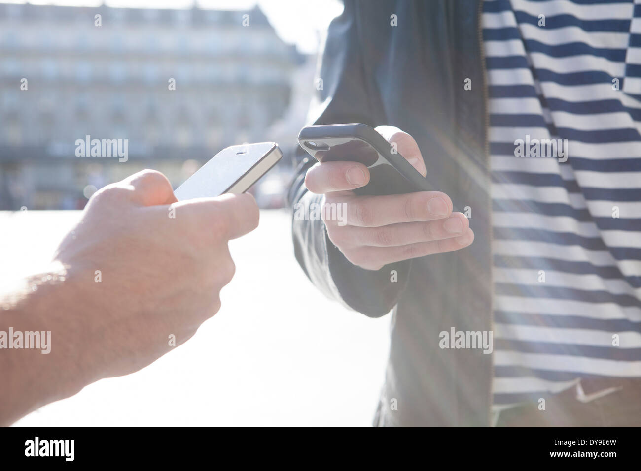 Woman exchanging messages on cell hi-res stock photography and images ...