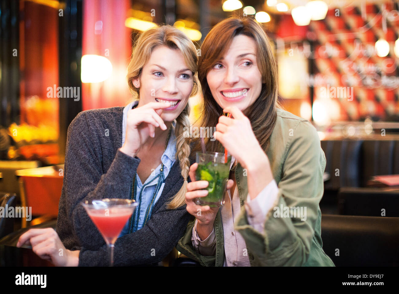 Women bar cocktails 40s hi-res stock photography and images - Alamy