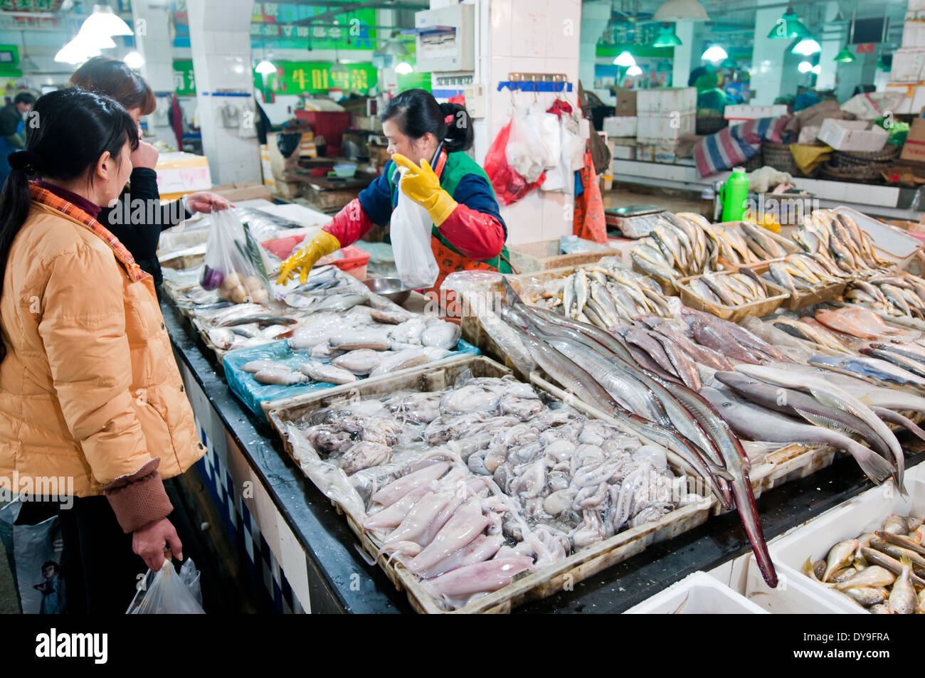 seafood stand at food market in Old Town (Nanshi), Shanghai, China ...