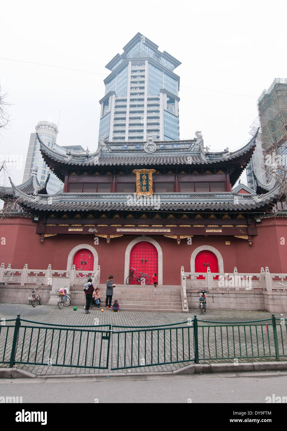 Temple of white cloud baiyun guan hi-res stock photography and images - Alamy