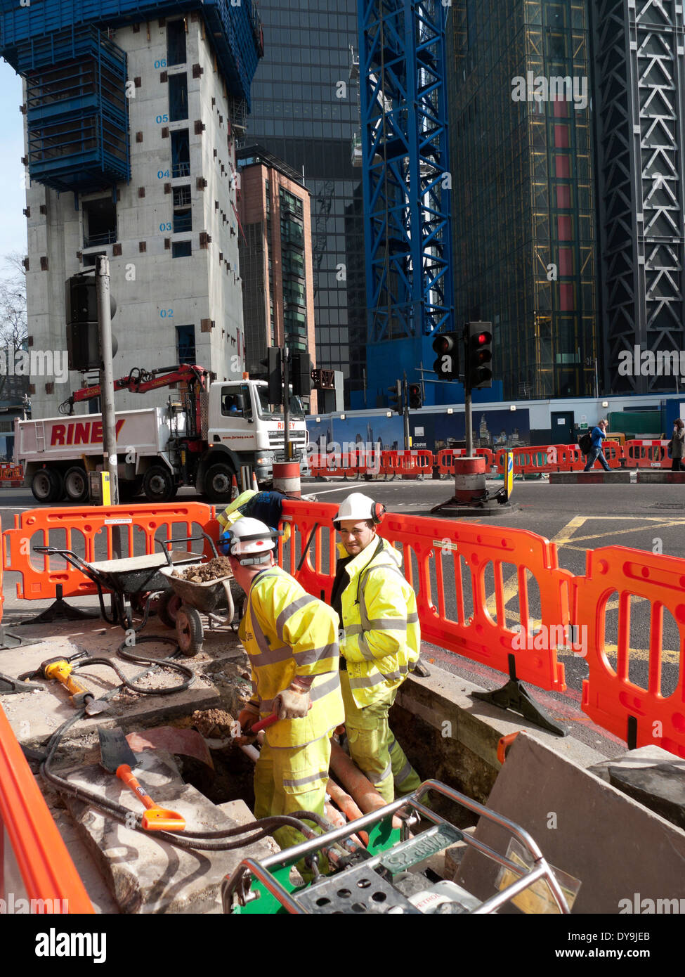 Bishopsgate road hi-res stock photography and images - Alamy