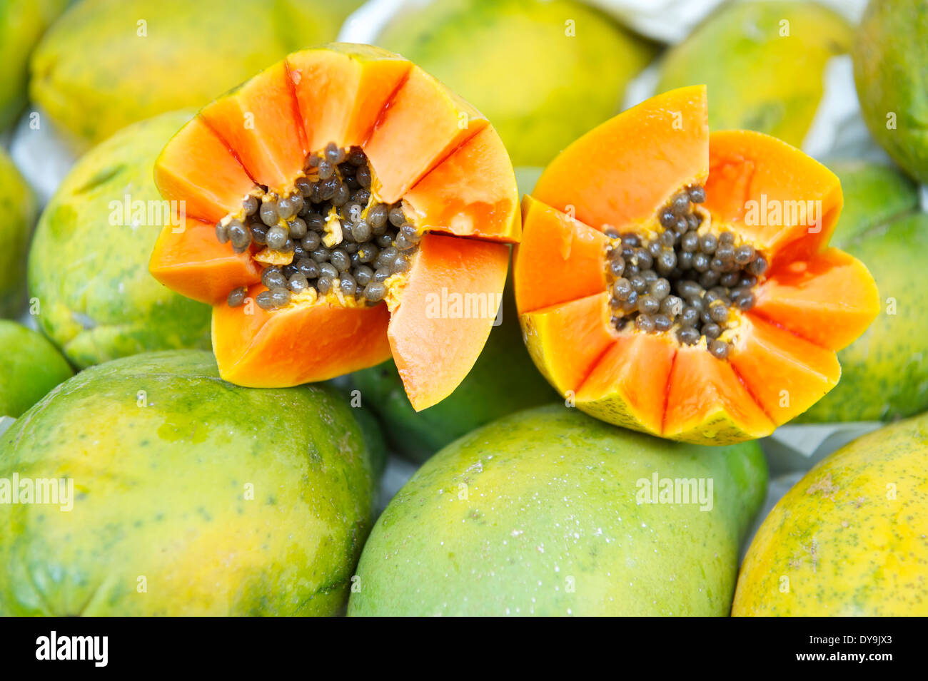 Mamao hi-res stock photography and images - Alamy