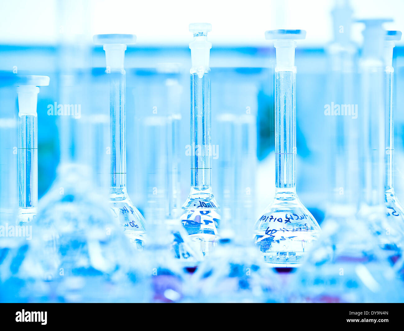 Volumetric flasks hi-res stock photography and images - Alamy