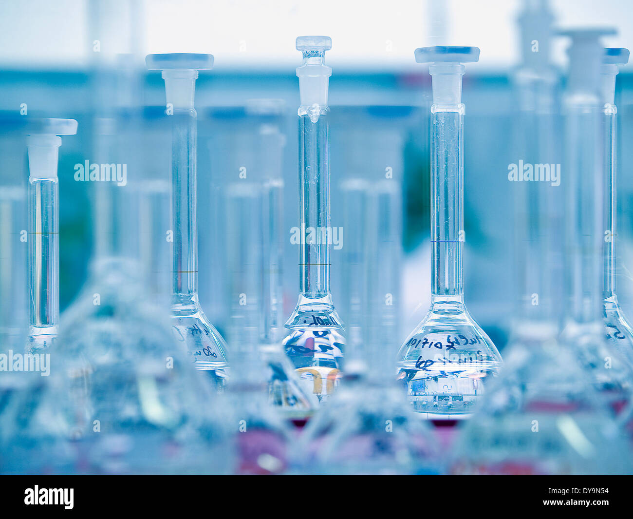 Volumetric flasks hi-res stock photography and images - Alamy