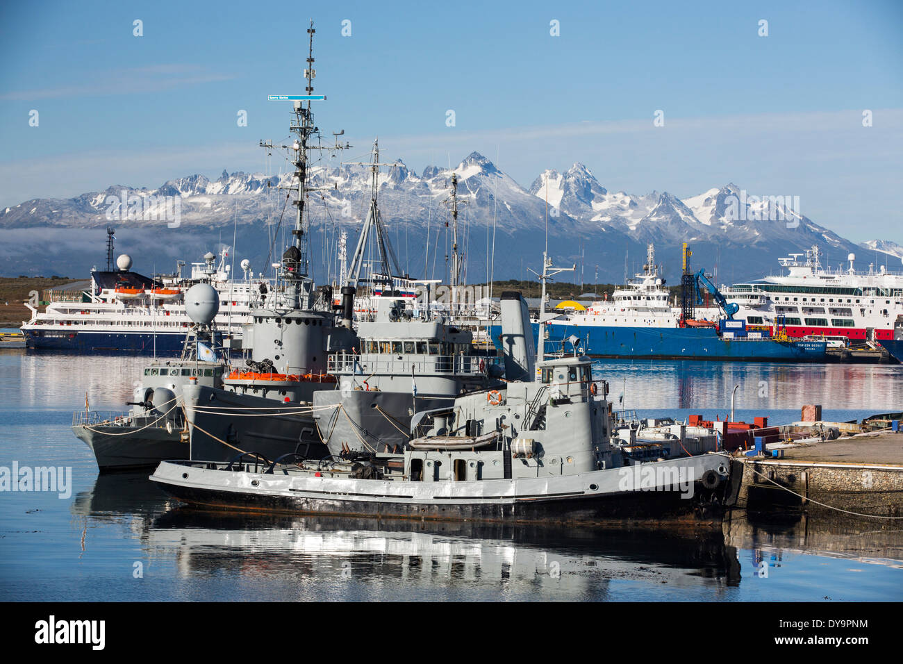 Isla naval de base naval hi-res stock photography and images - Alamy