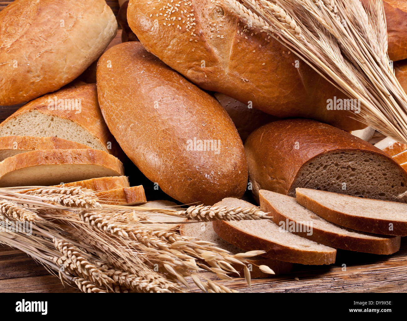 Different bread and bread slices. Food background Stock Photo - Alamy