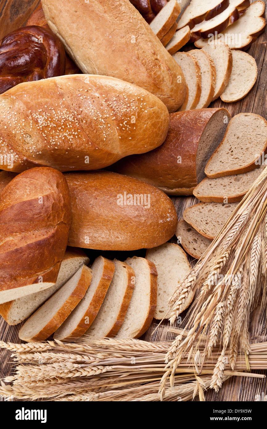 Different bread and bread slices. Food background Stock Photo - Alamy