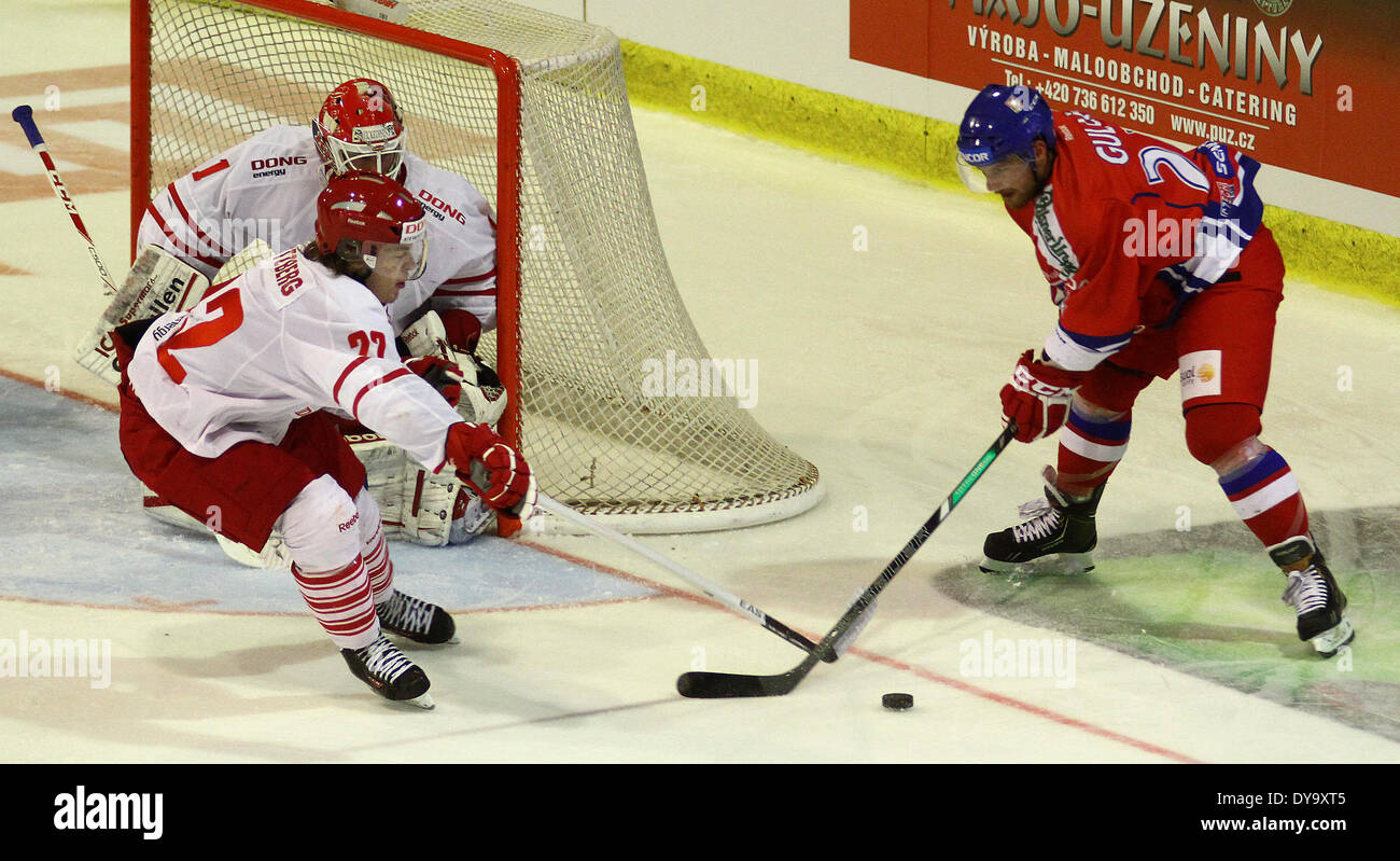 Decin, Czech Republic. 10th April, 2014. Michal Gulasi (right, CZE) and ...
