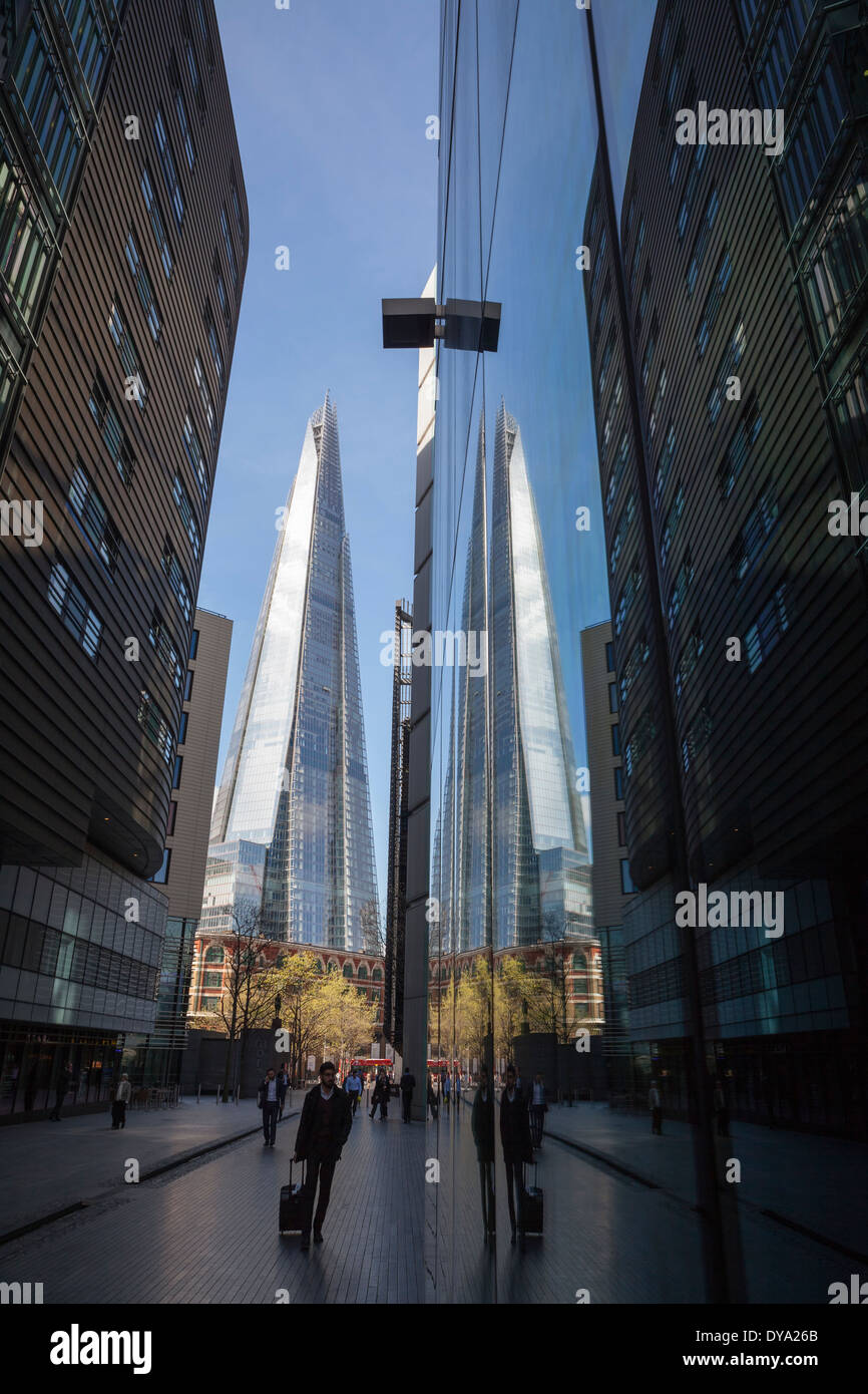 London glass buildings hi-res stock photography and images - Alamy