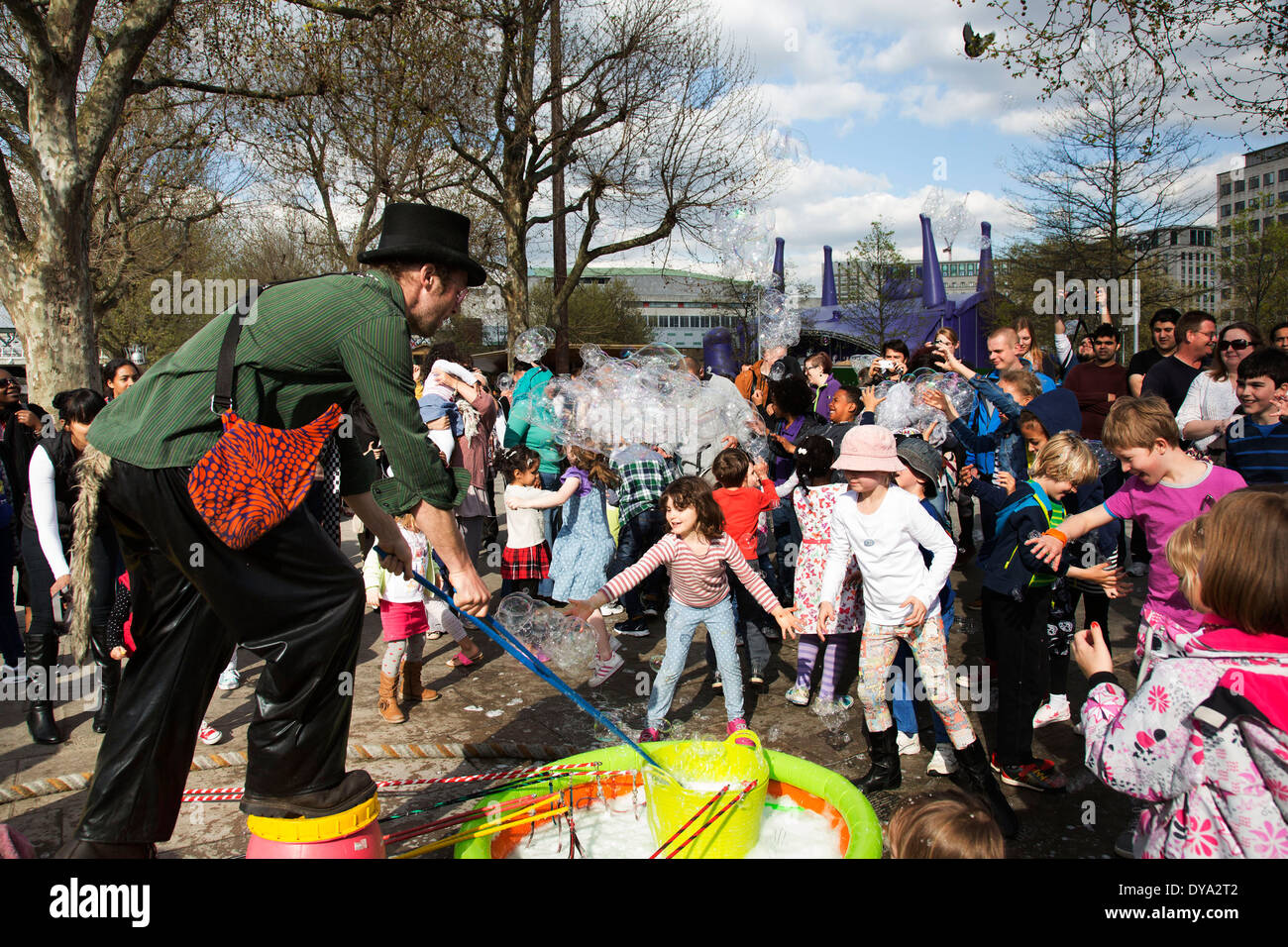 Bubble man on the South Bank walkway entertains children with his ...