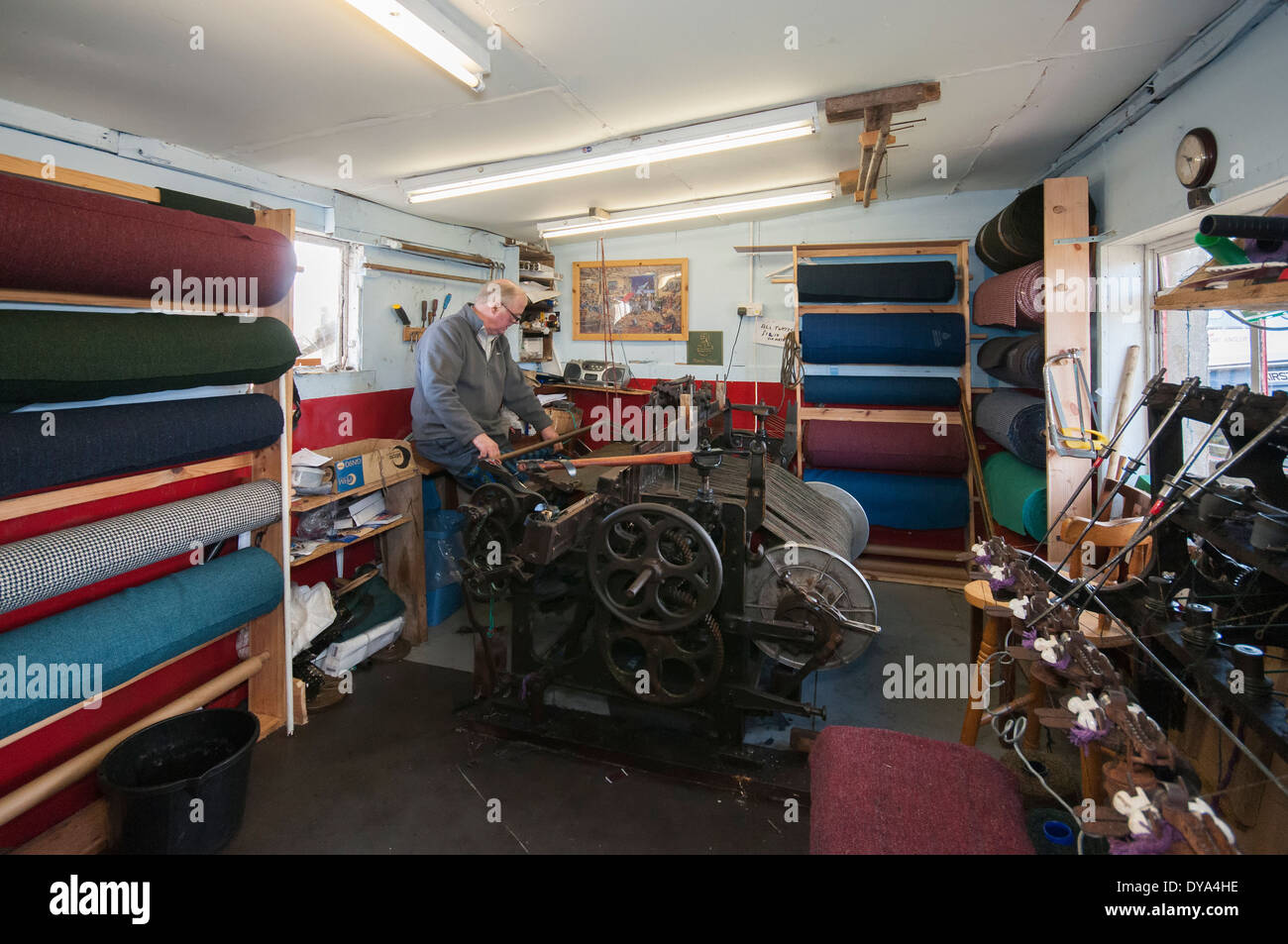 Harris Tweed weaving on a Hattersley Home Loom Stock Photo - Alamy
