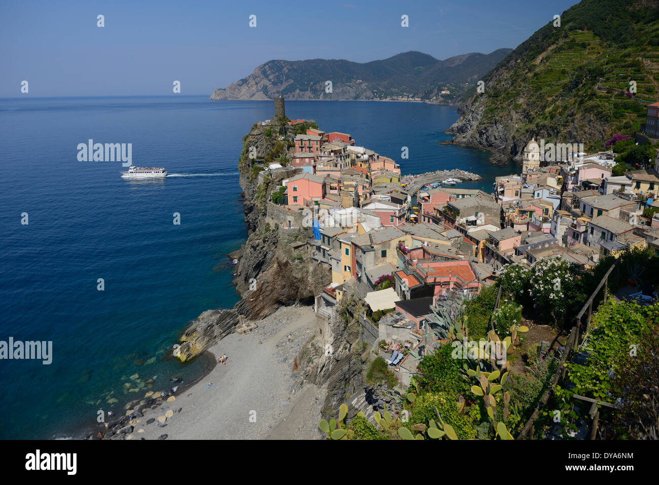 Cliff hillside hi-res stock photography and images - Alamy