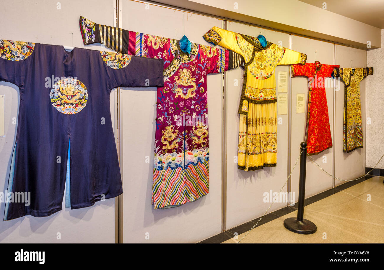 Emperors Robes of the Qing Dynasty on display at Chinese Artifacts ...