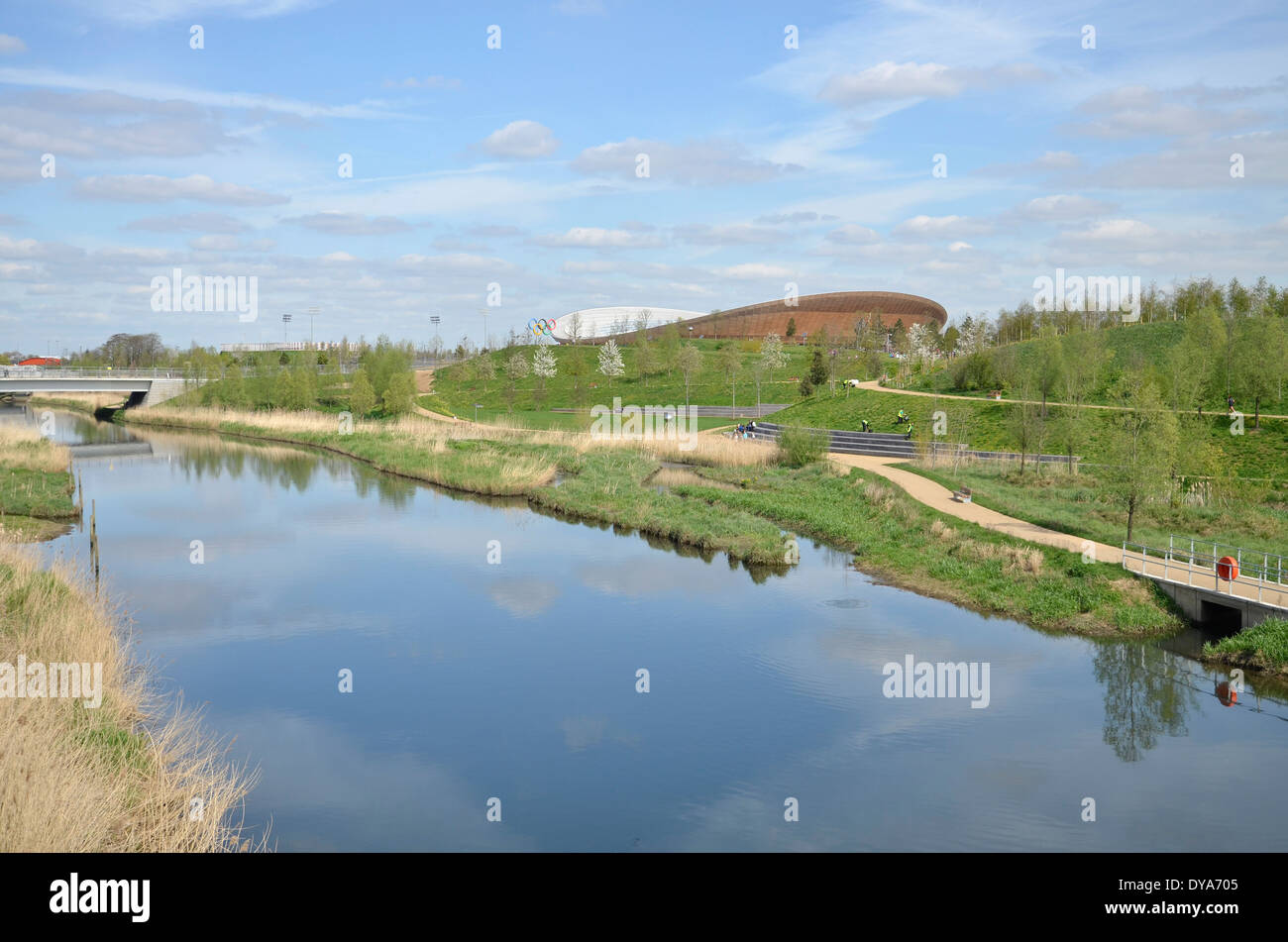 The River Lee (Lea) as it runs through the Queen Elizabeth Olympic Park ...