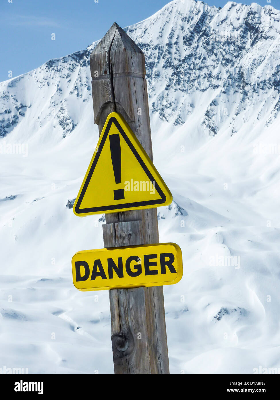 Danger warning sign edge ski hi-res stock photography and images - Alamy