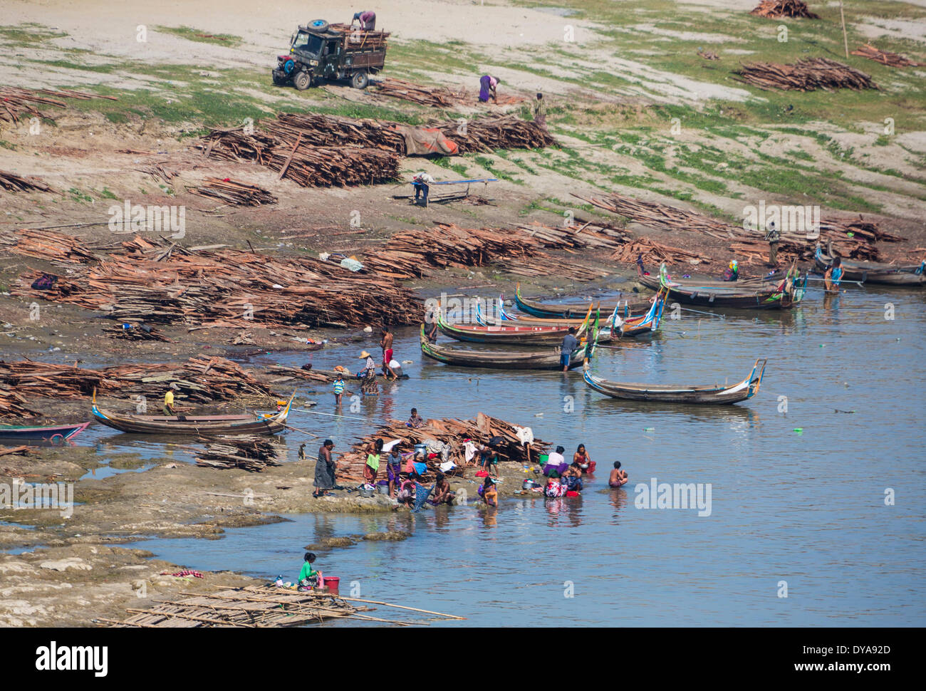 Burma boats myanmar boats hi-res stock photography and images - Alamy