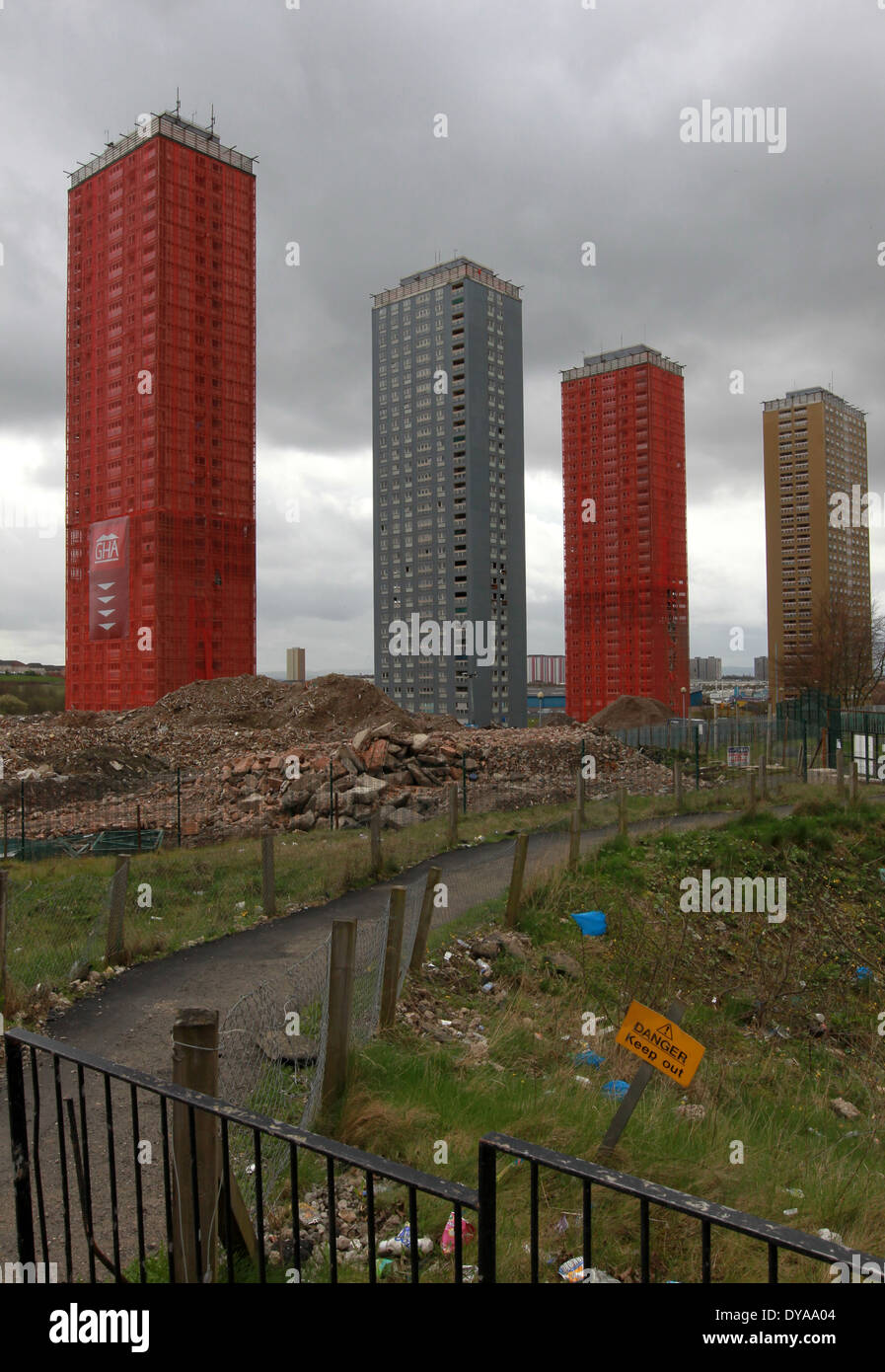 Red road high rise flats hi-res stock photography and images - Alamy