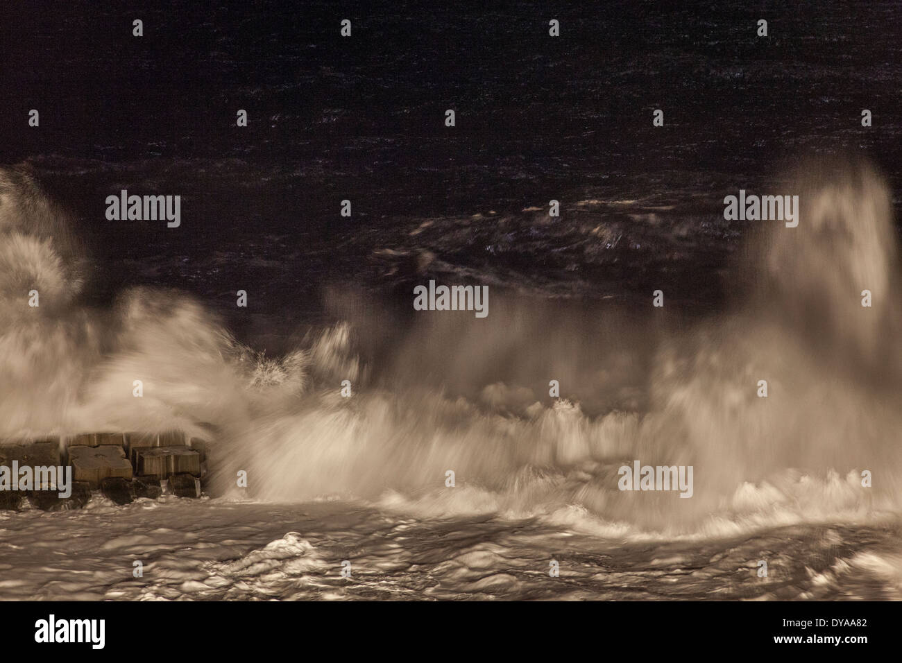 Storm waves hi-res stock photography and images - Alamy