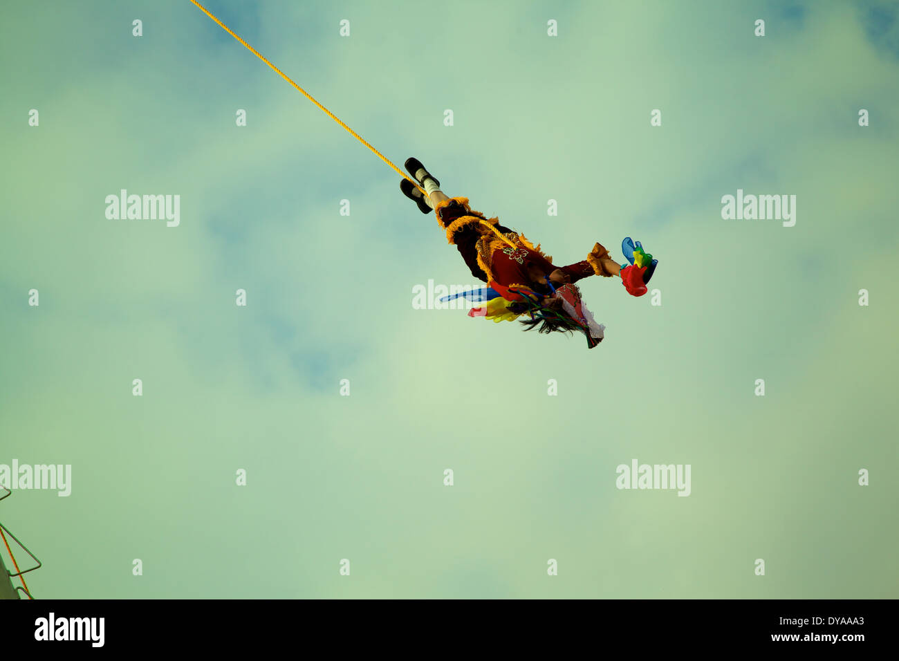 Danza de Voladores de Papantla (a Mexican pre-Columbian ariel dance ...
