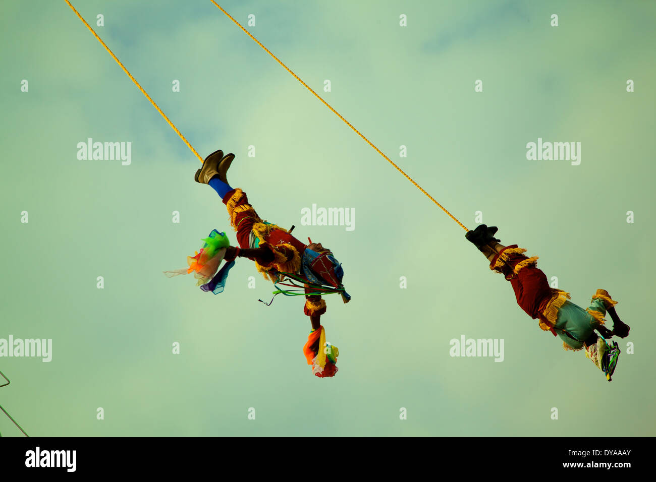Danza de Voladores de Papantla (a Mexican pre-Columbian ariel dance ...