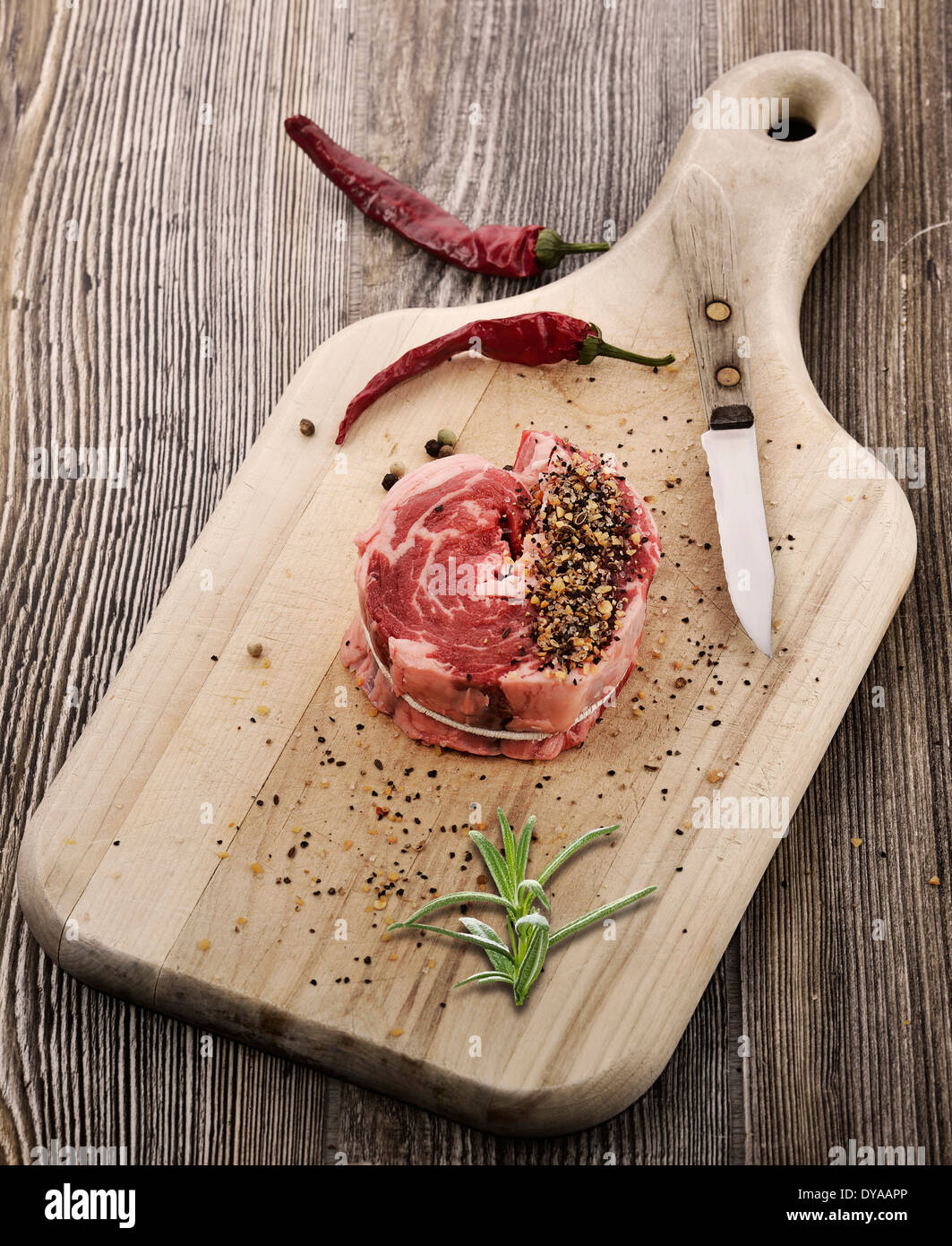 Round steak hi-res stock photography and images - Alamy