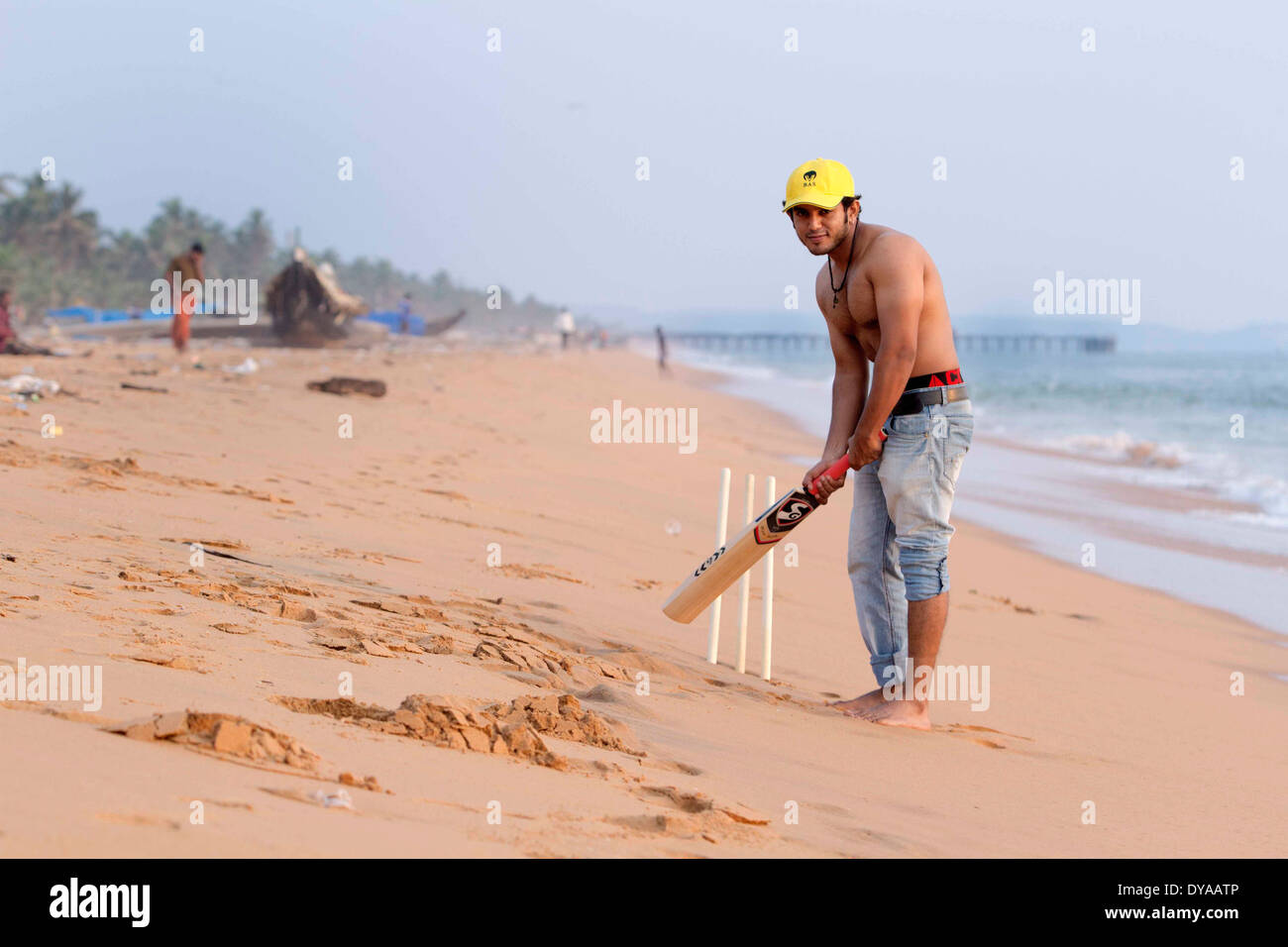 Beach cricket game hi-res stock photography and images - Alamy