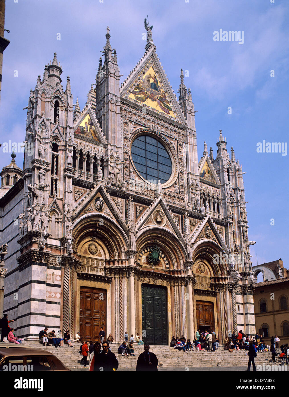 Facade of a church in Milan, Italy Stock Photo - Alamy