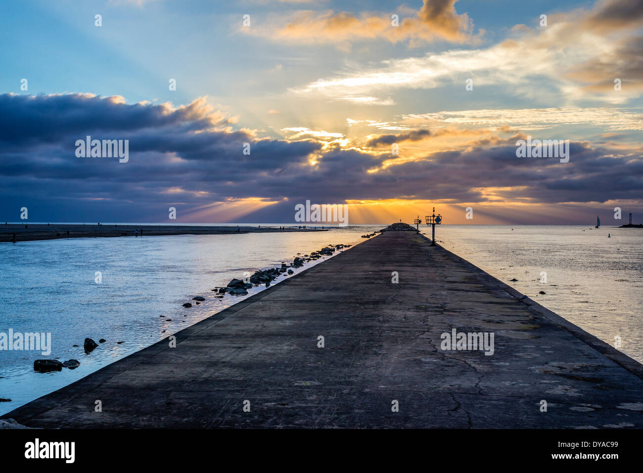 Channel beam hi-res stock photography and images - Alamy