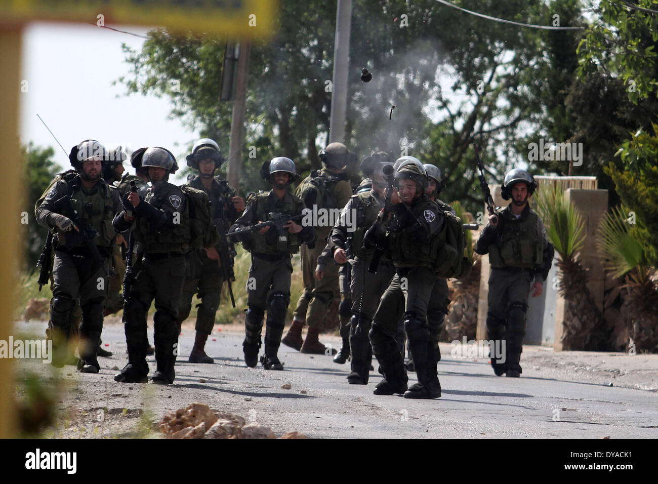 Silwad, West Bank, Palestinian Territory. 11th Apr, 2014. Israeli ...