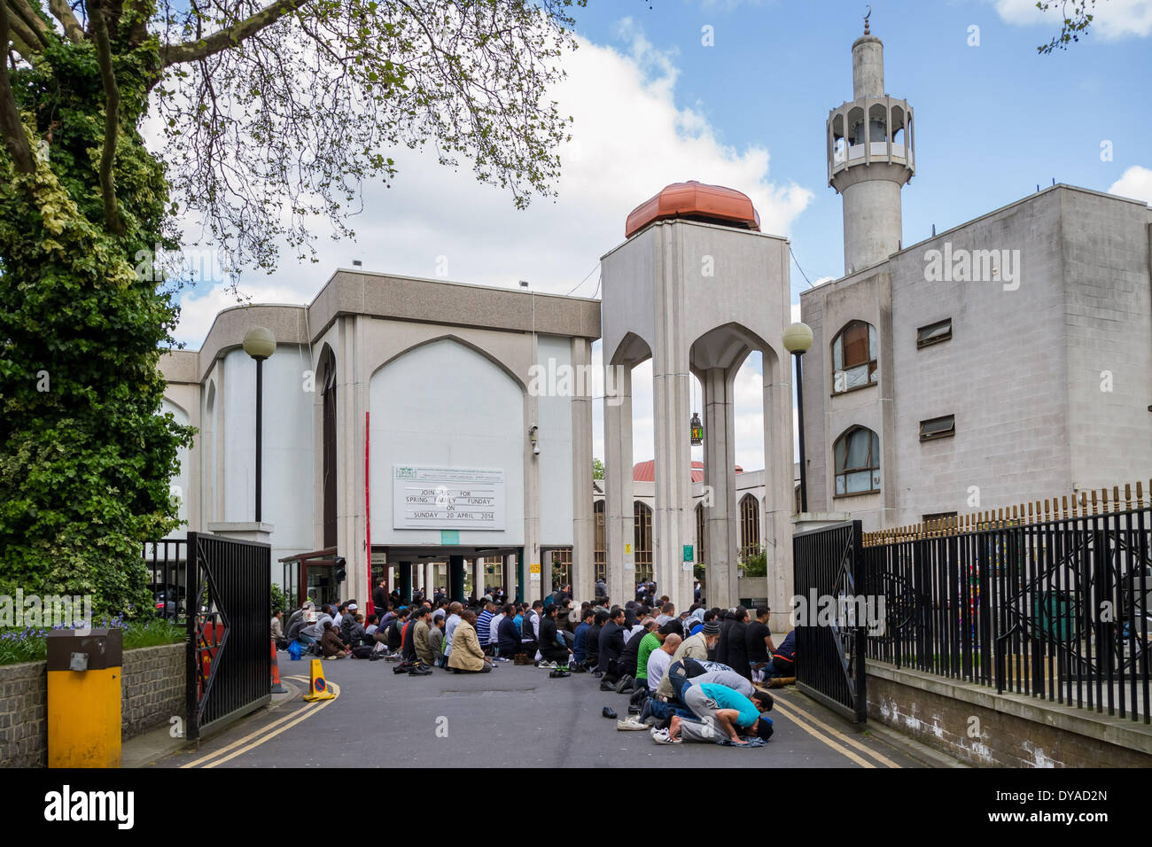 Noon prayers at the Central London Mosque or Regents Park Mosque ...