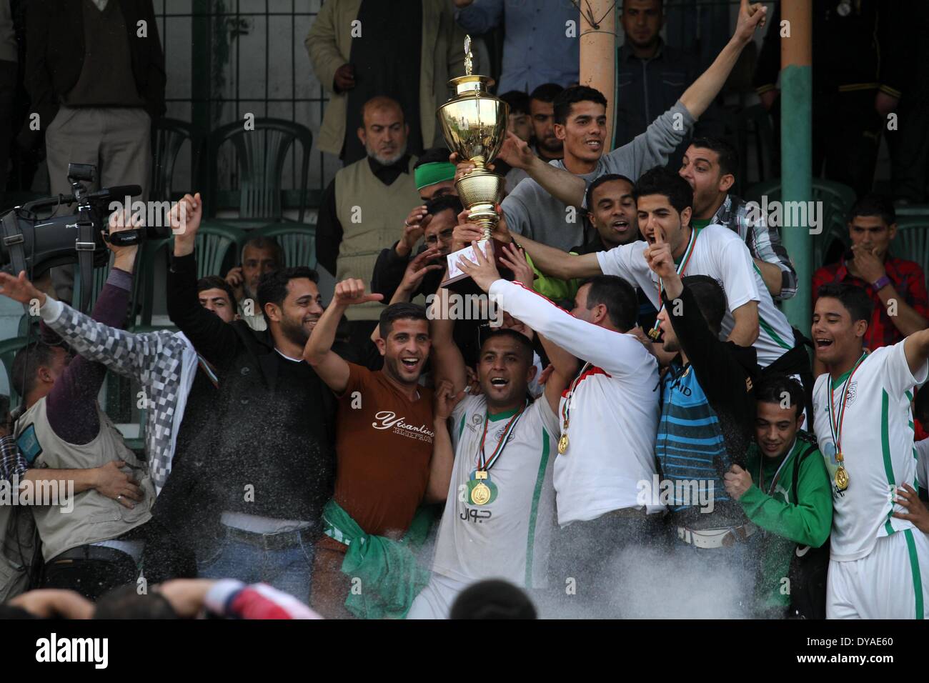 Gaza, Gaza Strip, Palestinian Territory. 11th Apr, 2014. Players of ...