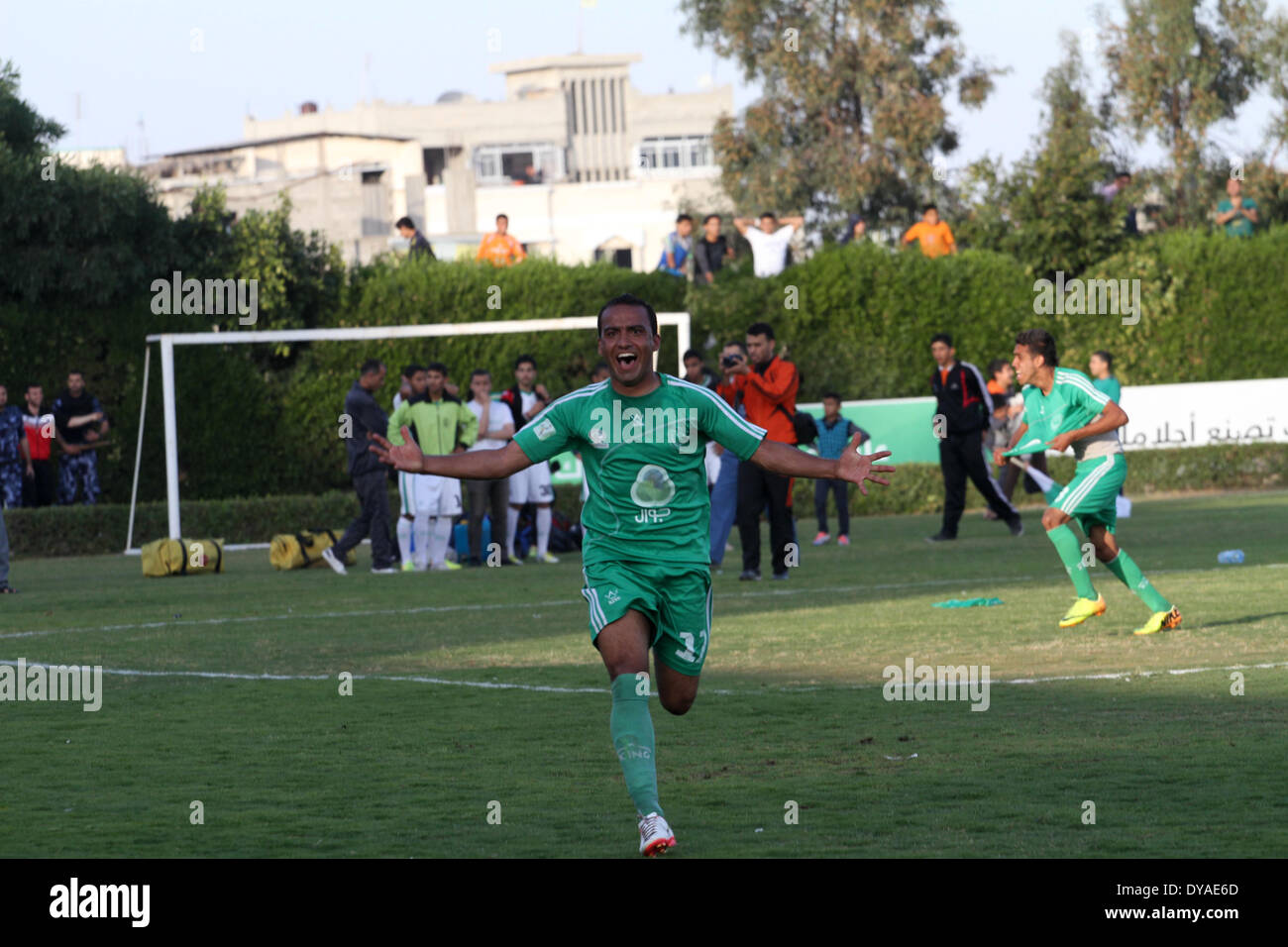 Gaza, Gaza Strip, Palestinian Territory. 11th Apr, 2014. Palestinian ...