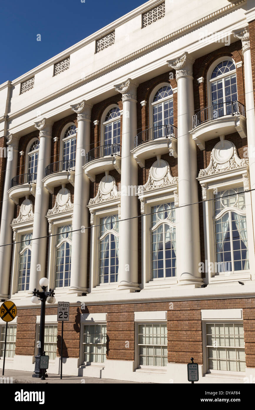 Classic italian columns hi-res stock photography and images - Alamy