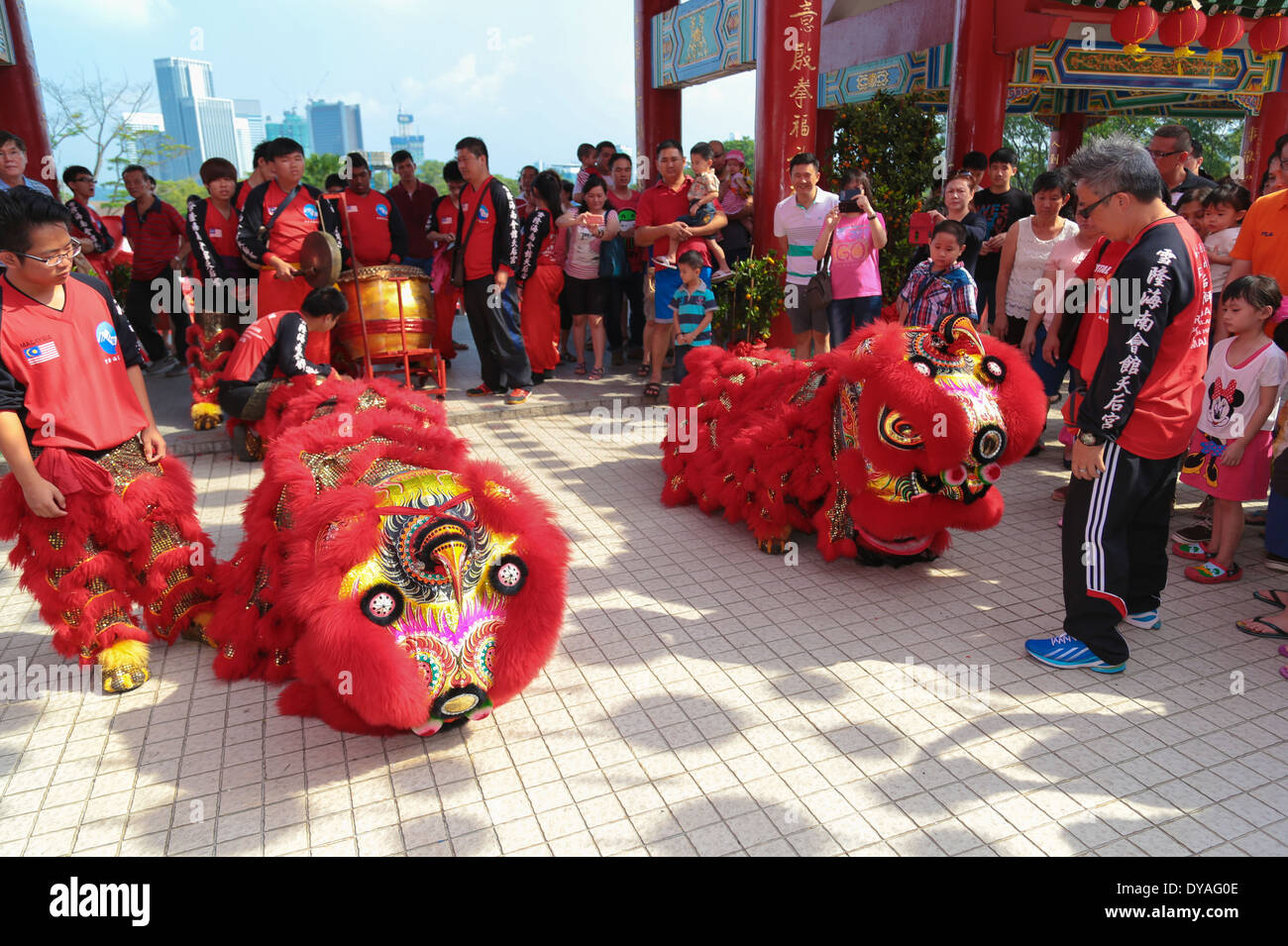 Malaysia lion dance festival hi-res stock photography and images - Alamy