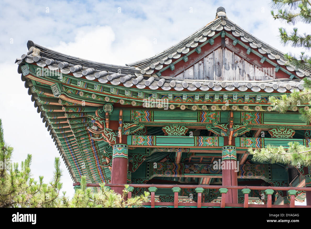 Wooden architecture of korea hi-res stock photography and images - Alamy