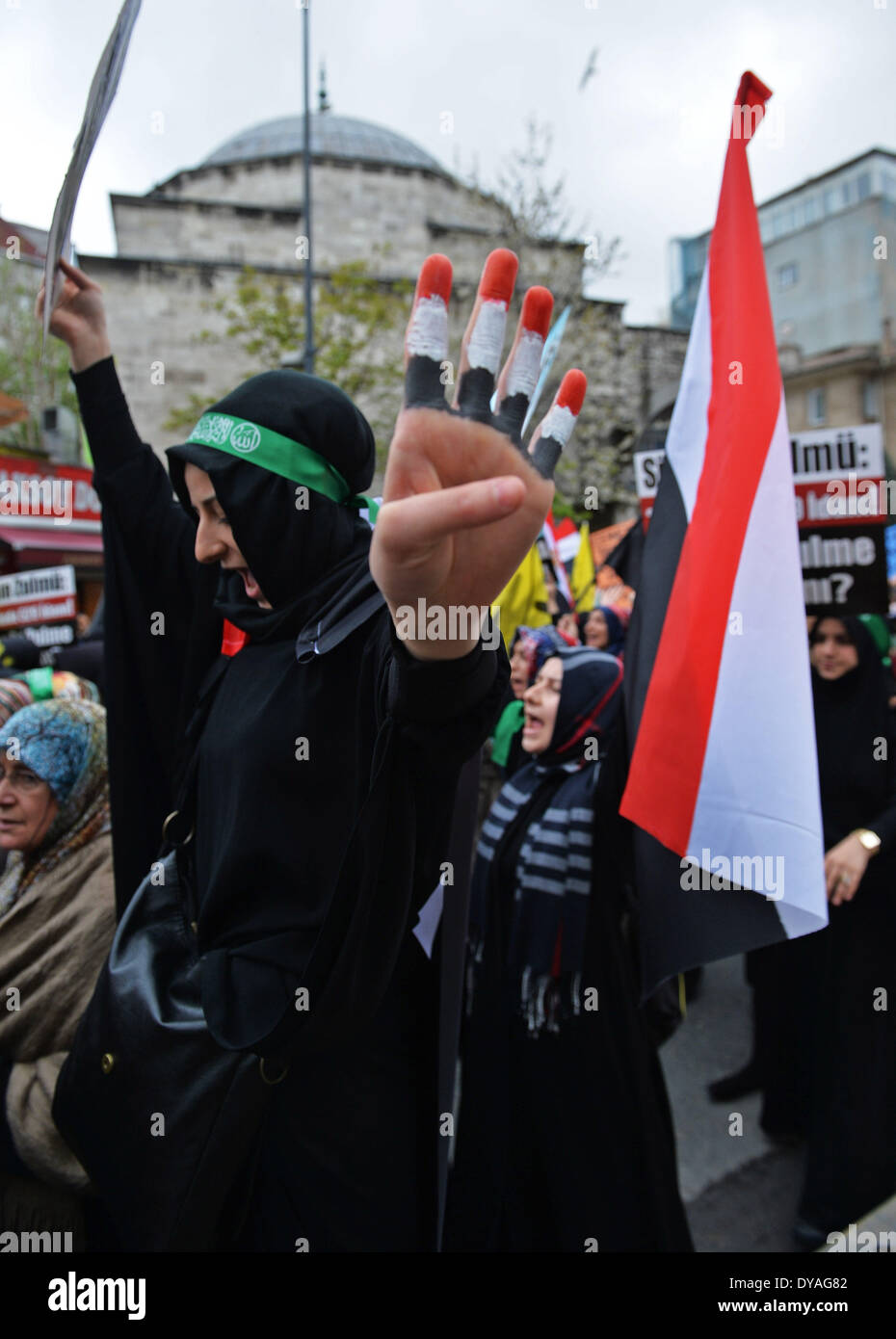 Istanbul. 11th Apr, 2013. Supporters of Egyptian ousted President ...