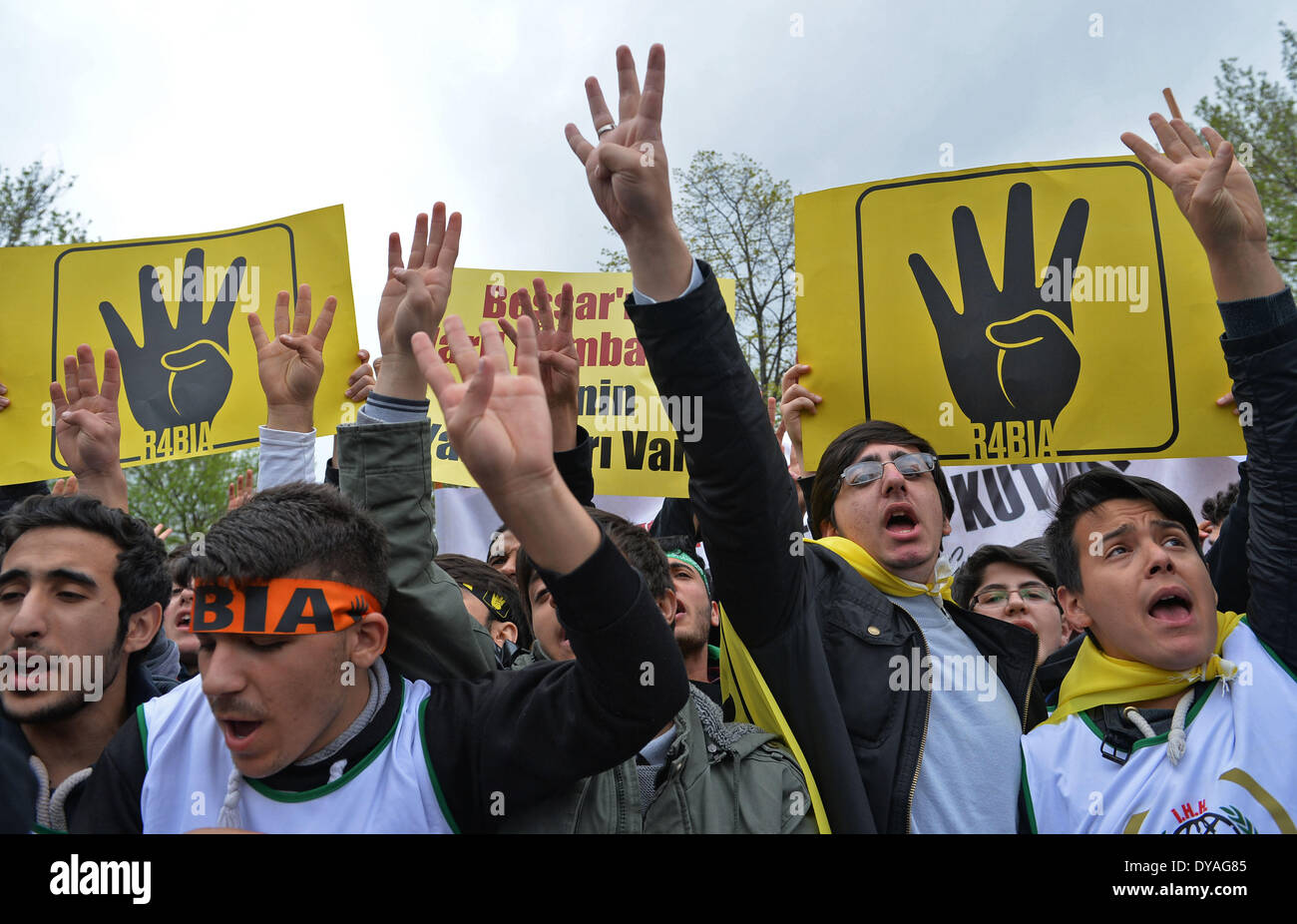 Istanbul. 11th Apr, 2013. Supporters of Egyptian ousted President ...