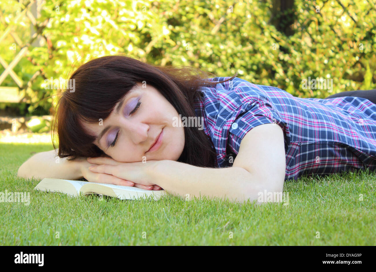 Sleeping beauty book hi-res stock photography and images - Alamy