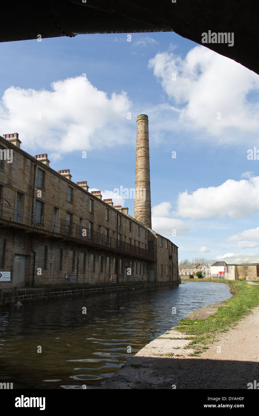 Leeds Liverpool Canal and the Weaver's Triangle at Burnley, Lancashire ...