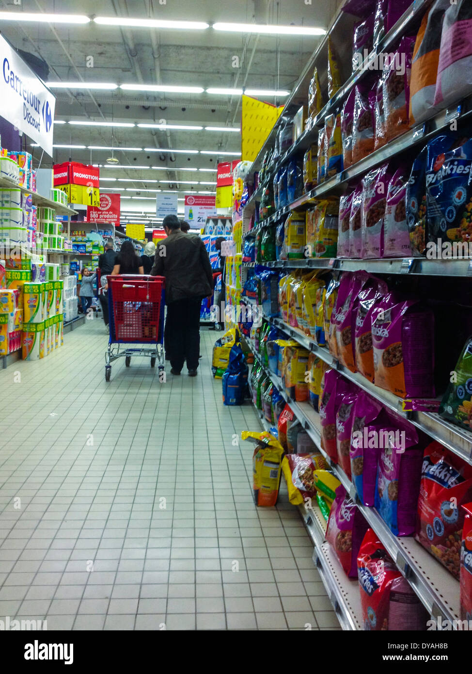 People shopping inside french carrefour hi-res stock photography and ...