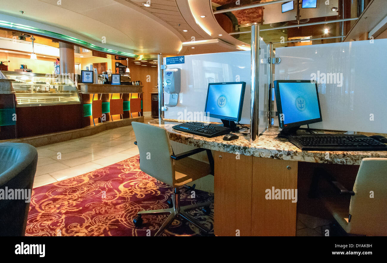 Open floor layout hi-res stock photography and images - Alamy