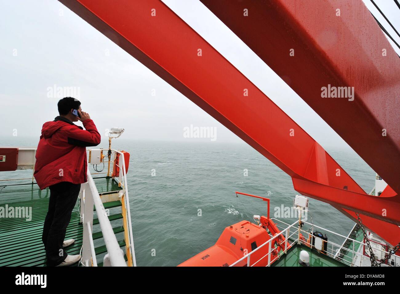Aboard Xuelong, Xuelong arrived at the anchorage of the Yangtze River ...