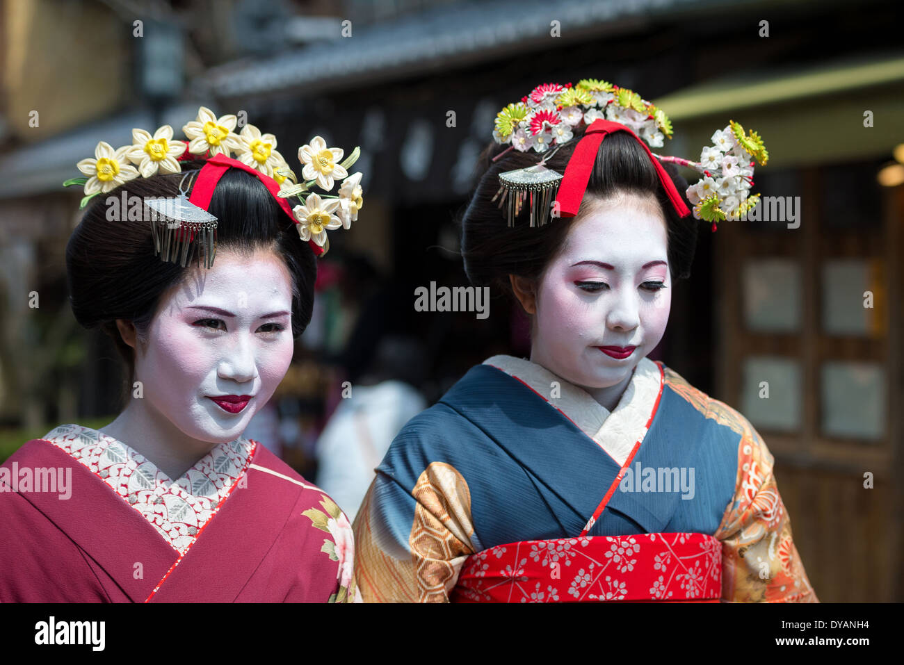 Geisha street scene hi-res stock photography and images - Alamy
