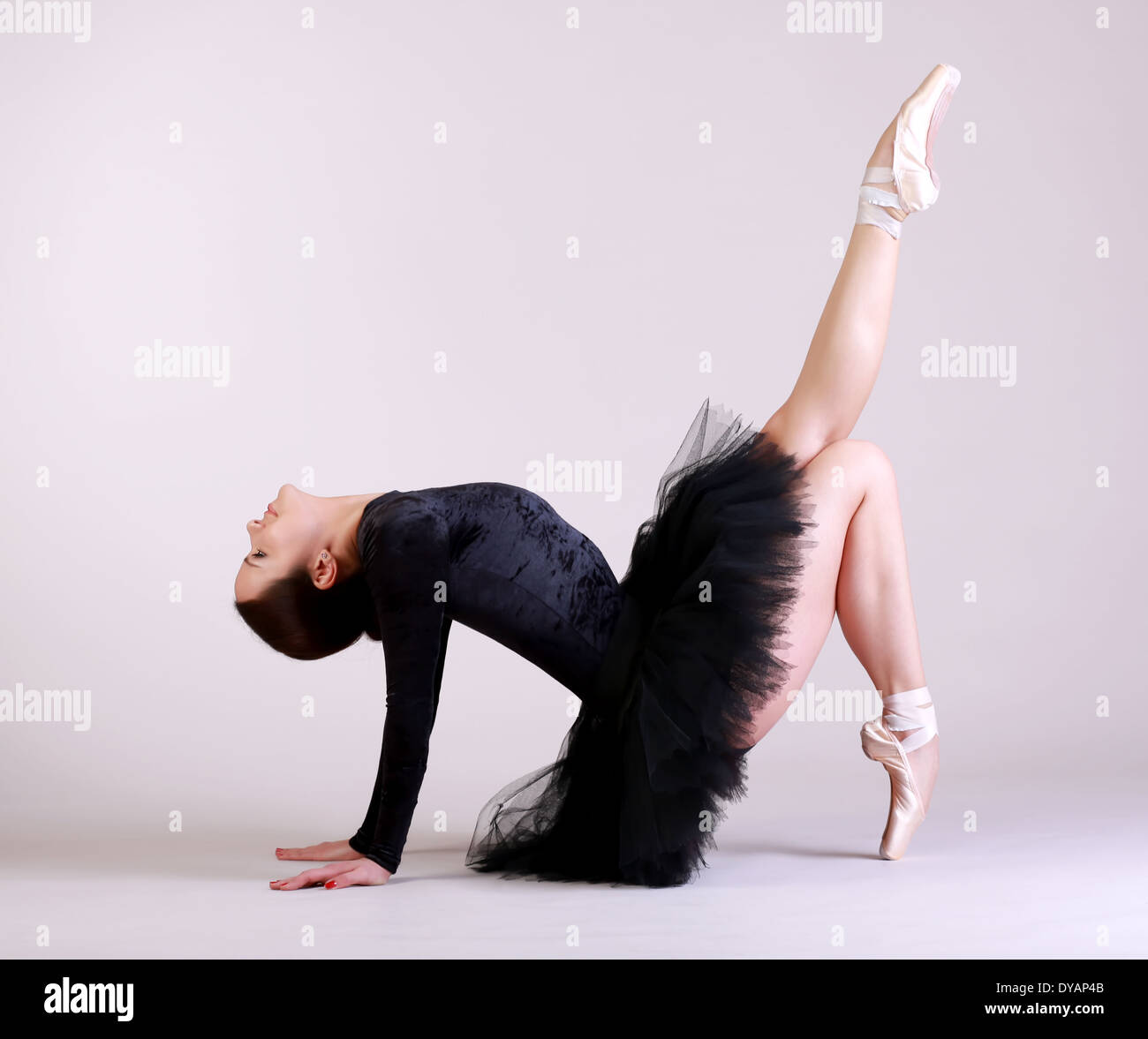 Female profile whole body hi-res stock photography and images - Alamy