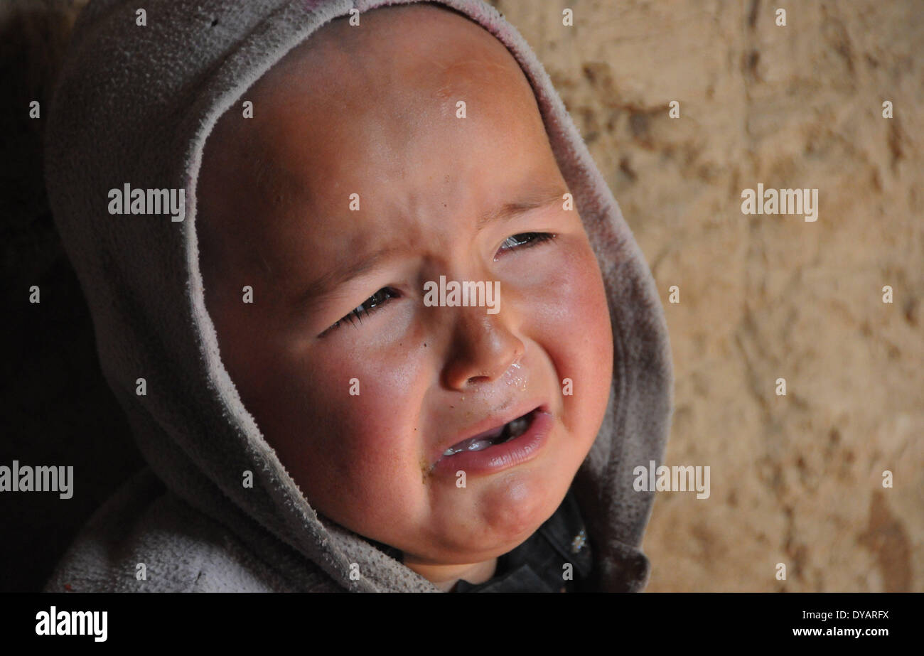 Balkh, Afghanistan. 10th Apr, 2014. An Afghan child cries in a tent at ...