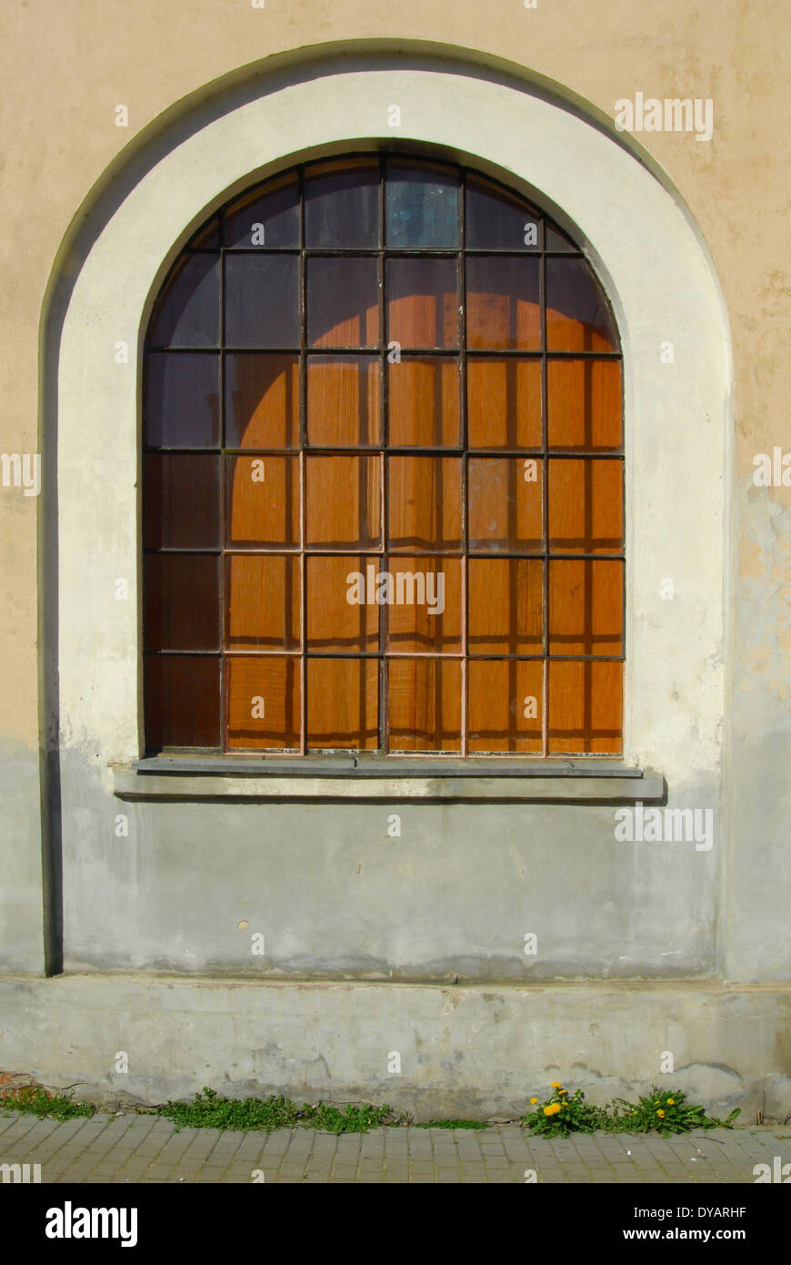 Black window frames hi-res stock photography and images - Alamy